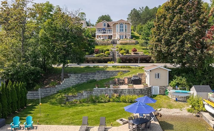 Belle Maison: Luxury Getaway With Hot Tub! - Canandaigua, NY