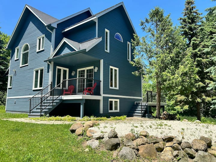 5br Chalet With Mountain Views, 1 Acre Private Lot - Thornbury