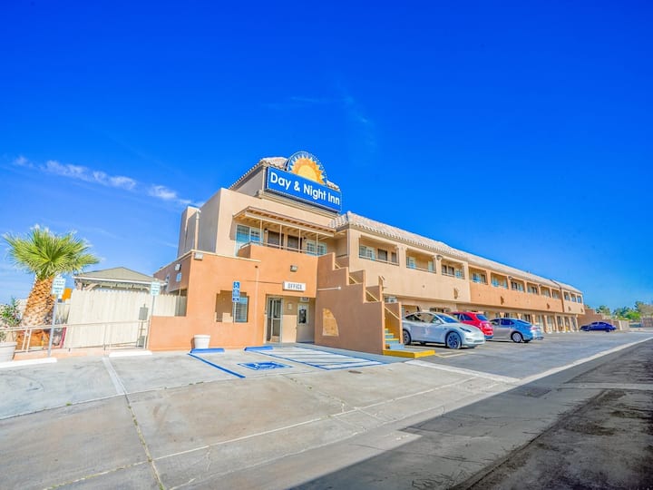 Le Lit Royal Fumant Avec Une Baignoire À Jets - Hesperia, CA