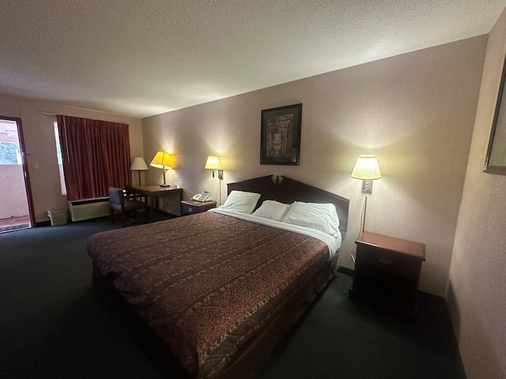 Fumez Au Lit King - Macon, GA