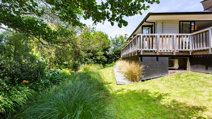 Roomy & Relaxed | Near City, Parks & Eateries - Christchurch