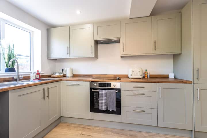 Lansdown House Long Stays Free Parking And Wi-fi - Swindon