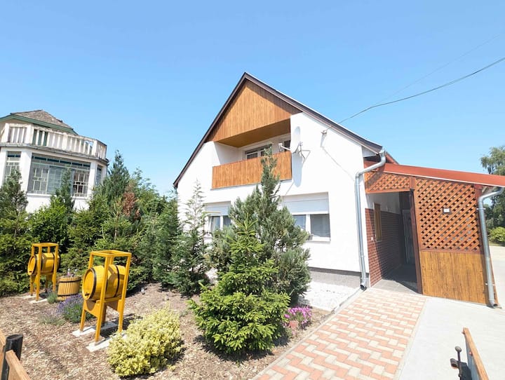 Holiday Home With Large Garden And Air Conditionin - Balatonfenyves