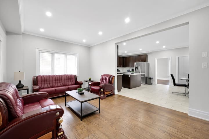 5br House With Parking, 5 Mins To Innisfil Beach - Innisfil