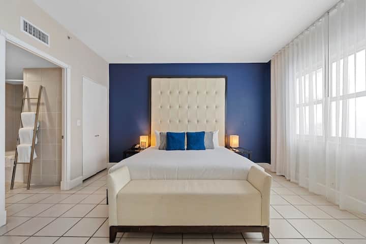 Large Suite / Beach Access / Art Deco - South Beach, FL