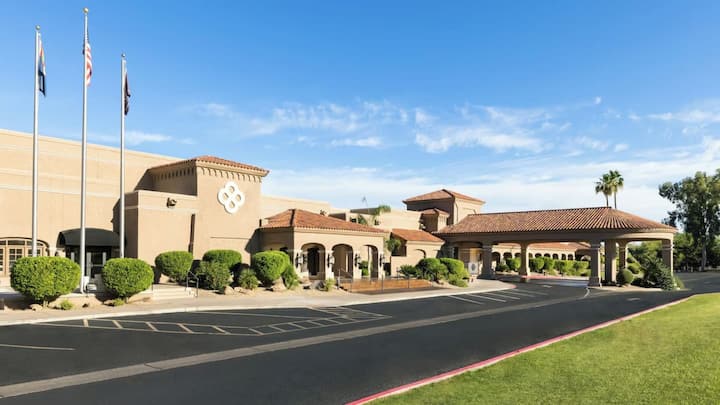 Near Old Town Scottsdale + Pool & Fitness Center - Scottsdale, AZ