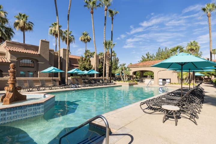Close To Camelback Mountain + 2 Pools & Gym - Scottsdale, AZ