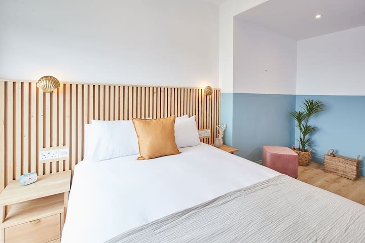 Family 4 Sleeper Cabana - Scarborough