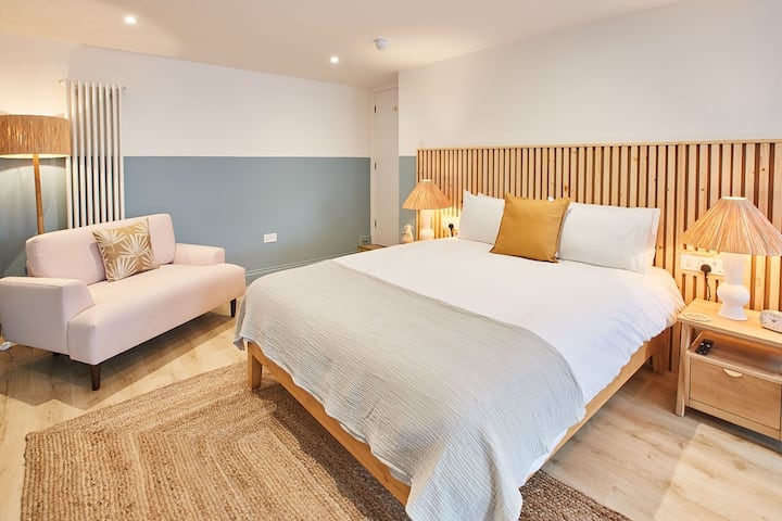 Deluxe 4 Sleeper Cabana - Scarborough
