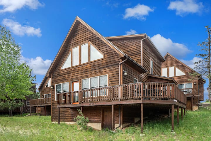 Epic Views, Bbq, Deck, Fireplace, Shared Hot Tub! - Estes Park, CO
