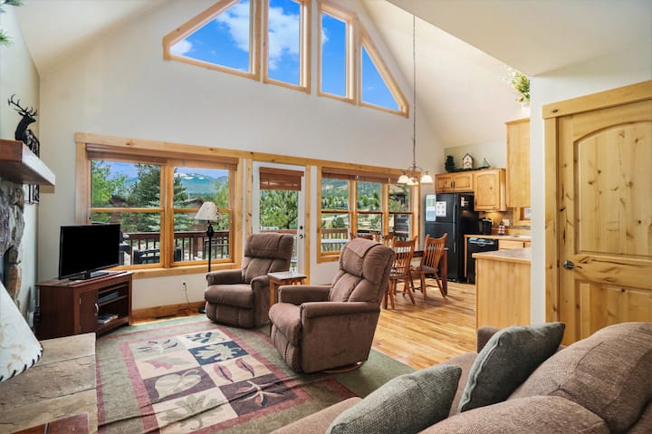 Cabin, Views, K Bed, Shared Hot Tub, Bbq, Deck! - Estes Park, CO