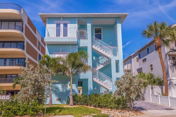 Sea Breeze Complex: Steps To Beach Gulf Side Condo - Indian Shores, FL