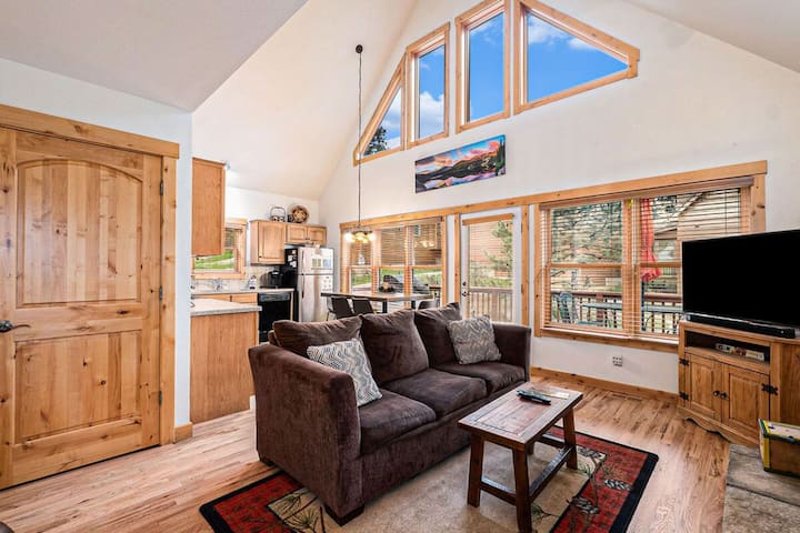 Upstairs Ac! Fireplace, Deck, Bbq, Shared Hot Tub - Estes Park, CO