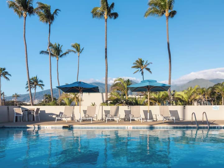 Beachfront Escape W/ Refreshing Outdoor Pool - Maui, HI