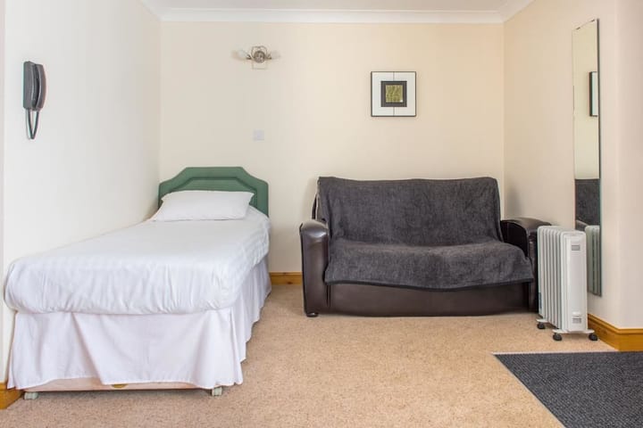 Spanhoe Lodge Bb Kingsize Triple - Stamford