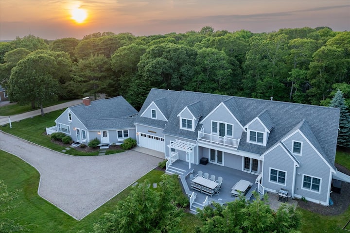 7br Estate · One Block To Ocean · Sleeps 22 - Falmouth, MA