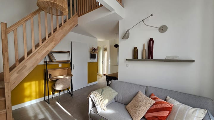 Charmant Appartement Rénové Avec Terrasse - Vénissieux