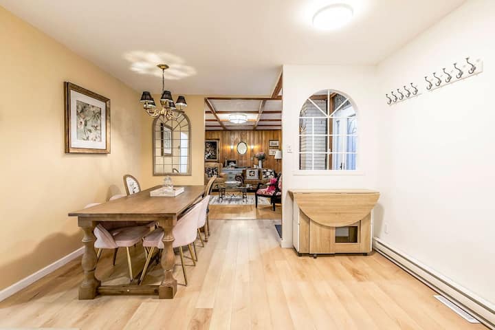 Stylish 6-br House Close To Dt With Free Parking - Brossard