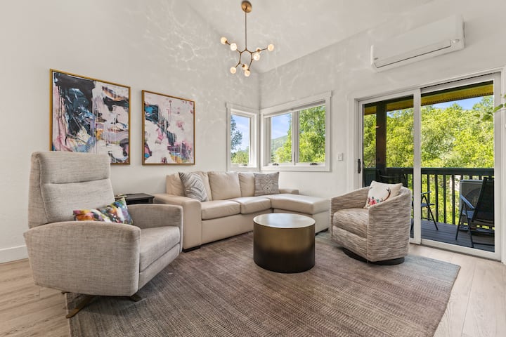 Minutes From Town & Slopes| Hot Tub | On Bus Route - Steamboat Springs, CO