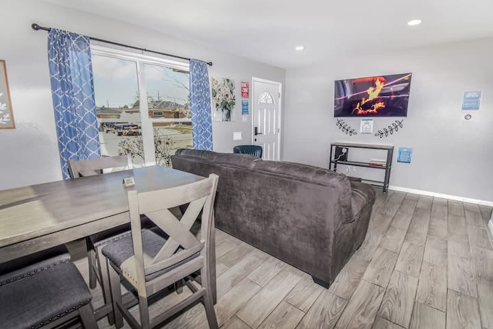 Awesome Two Bedroom Family Upper Unit In Denver - Wheat Ridge, CO