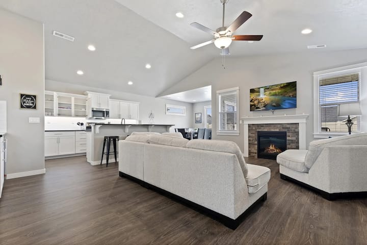 Nampa Gem | Near Lake, Dining & Downtown Fun - Lake Lowell, ID