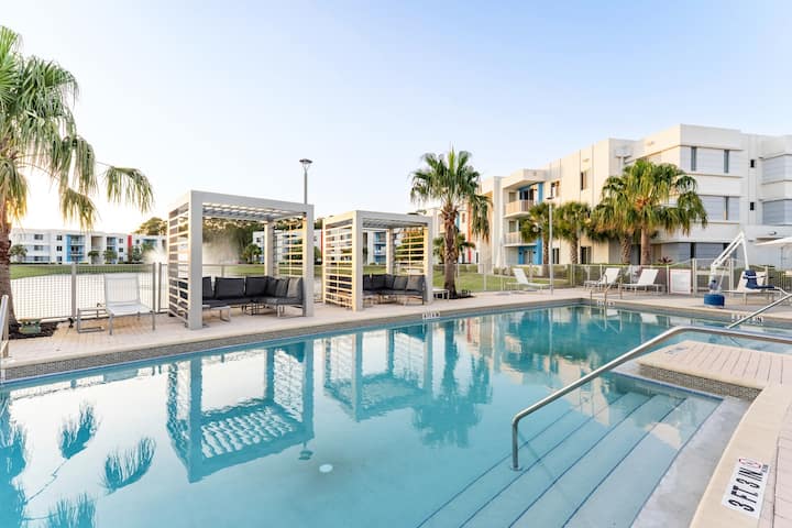 Pet-friendly 3 Br Daytona Pool & Gym - Daytona Beach, FL