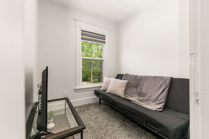 Moncton 3br Gem | Downtown | Wi-fi & Free Parking - Moncton
