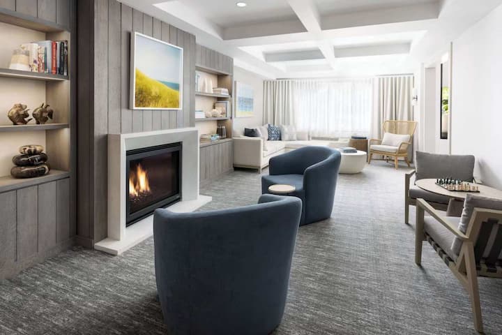 Near Newport Mansions + On-site Dining & Fitness - Rhode Island