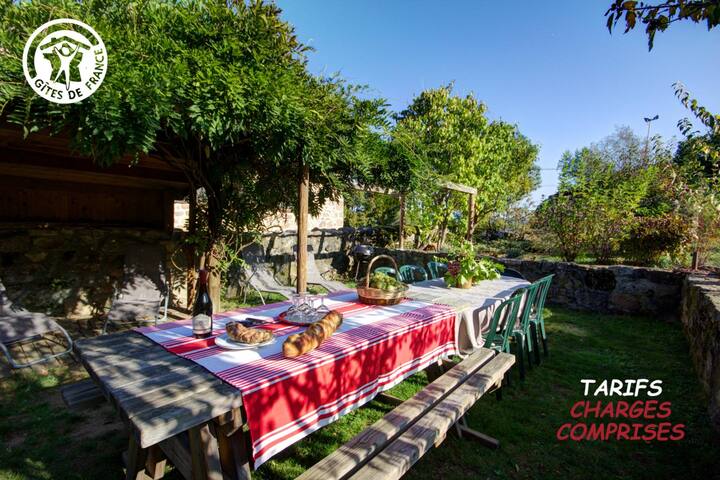 La Tour Et Le Camarin - Chalmazel