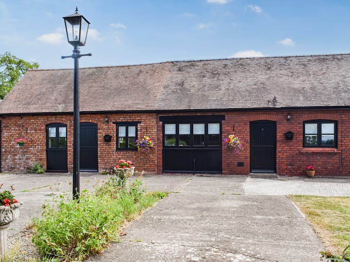 Pheasant Pens 1 - Uk50187 - Usk