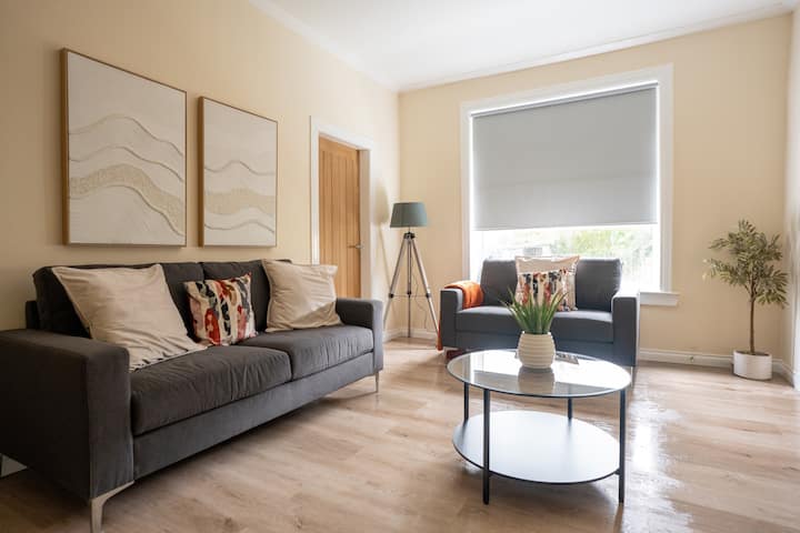 Snug Modern Apartment In Glasgow - East Kilbride