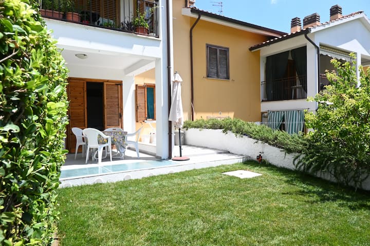 N305 – Numana, Comfortable Apartment With Garden - Sirolo