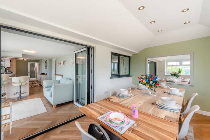 5 Bed In Mynyddygarreg (Oc-c32367) - Carmarthen