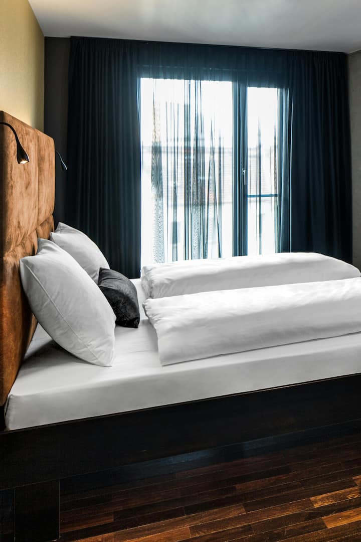 Moody, Industrial Chic Design & Stylish Bar - Berlín