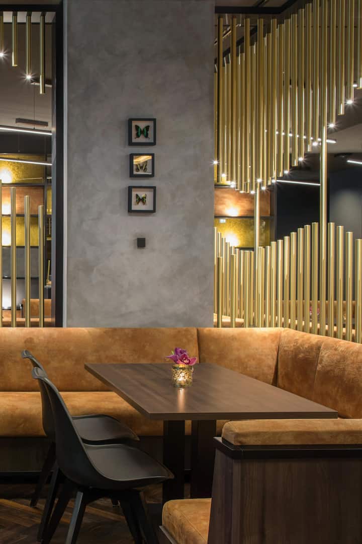 Moody, Industrial Chic Design & Stylish Bar - Kreuzberg