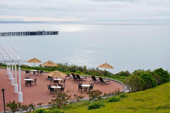 Avila Beach Escape W/ Full Kitchen & Pool - Avila Beach, CA