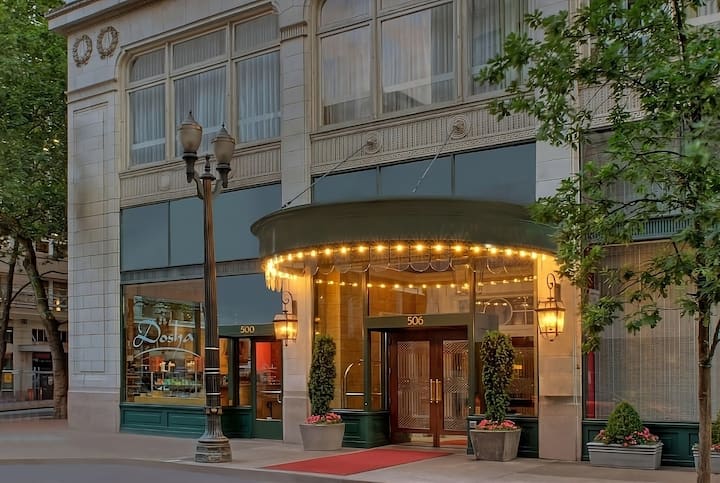 Queen Deluxe W/ Fitness Gym Near Museums! - Portland, OR