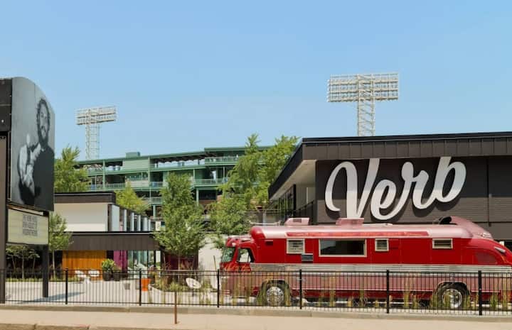 Steps From Fenway Park + Free Breakfast & Pool - Boston, MA