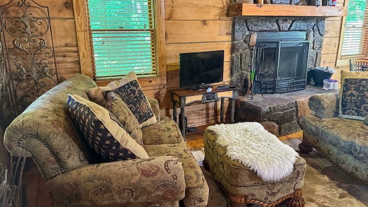 Country Hideaway - Wears Valley, TN