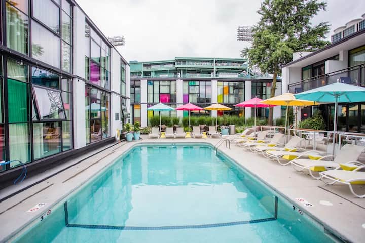 Steps From Mgm Music Hall + Free Breakfast & Pool - Boston, MA