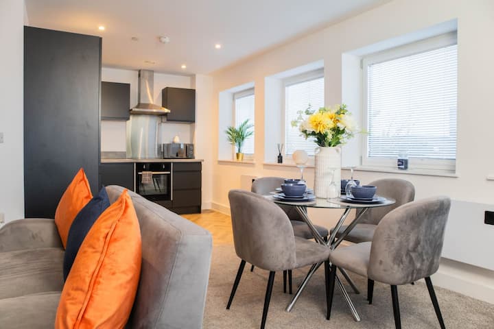 Luxury Apartment | 2br | Central | Sleeps 5 - Formby