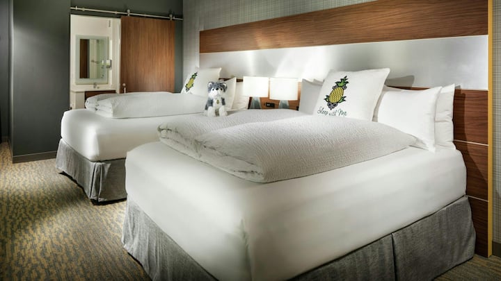 Spacious 2-queen Suite With Accessible Tub - San Diego, CA
