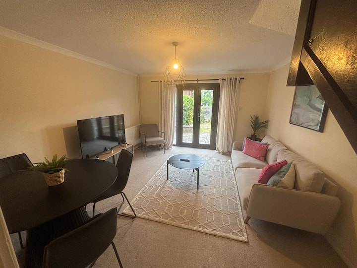 Comfortable 2 Bedroom House In Bracknell - Bracknell