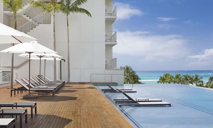 Across From Waikiki Beach + Rooftop Pool & Bar - Hawaii