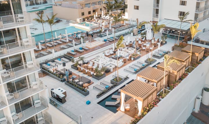 Steps To Waikiki Beach + Rooftop Pool. Bar. Gym. - Hawaï