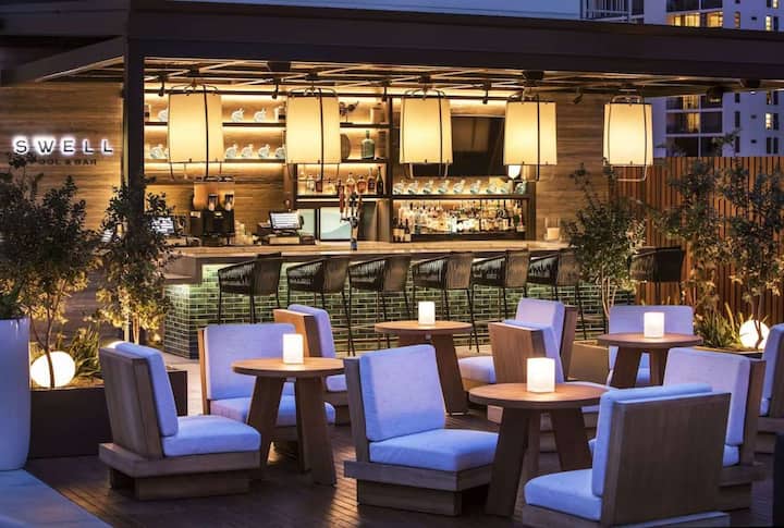 Waikiki Beachfront Stay + Infinity Pool. Bar. Gym. - O‘ahu, HI