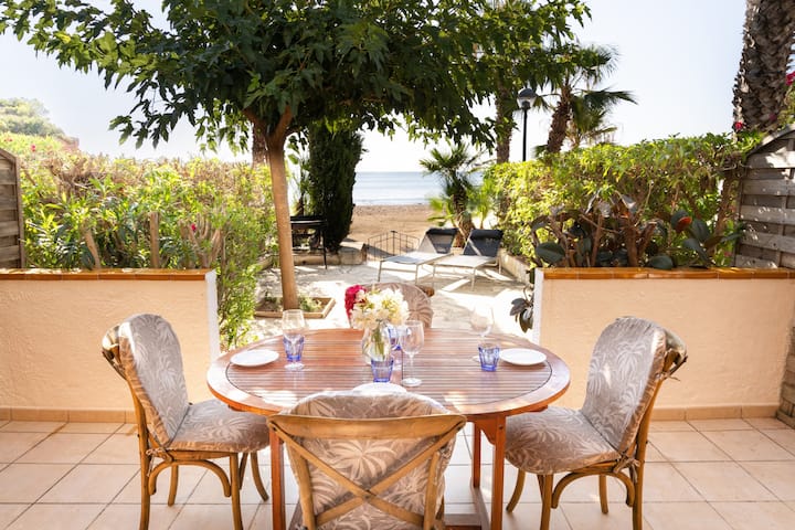 Aiguamarina - Amor Al Mar Y La Vida - L'Ampolla