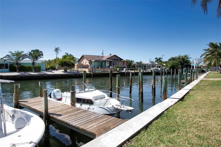 Dockside Bay Escape: Enjoy Private Dock Access! - Bradenton, FL