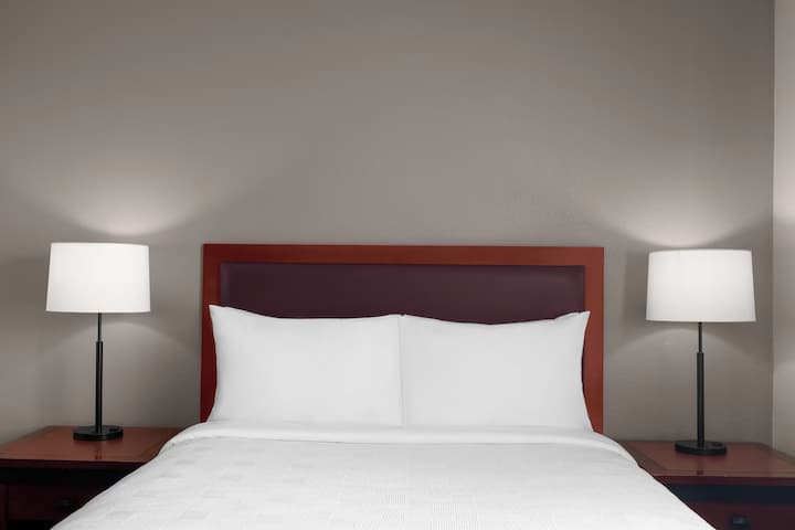 2 Suites W/ Kitchen Ideal For Business Travelers! - Roseville, CA