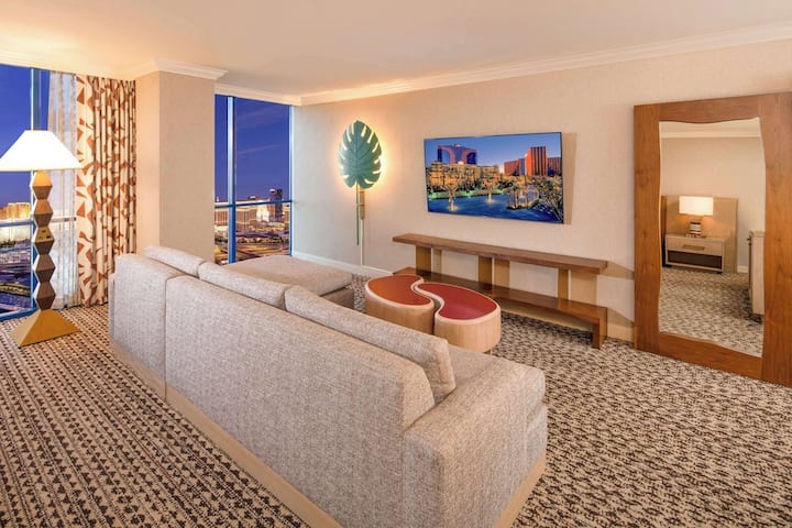 1-bedroom Hotel Suite - 3 Beds - Paradise, NV